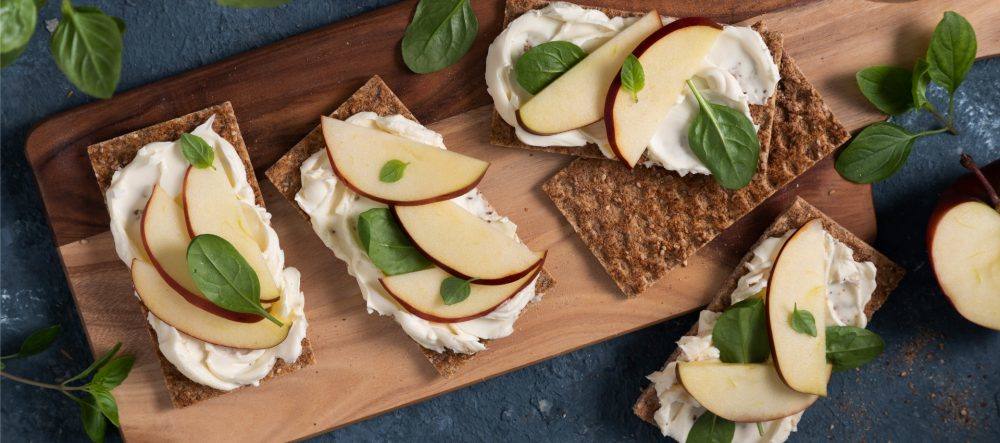 Volkoren Crackers met Appel en Groene Groente | Violife